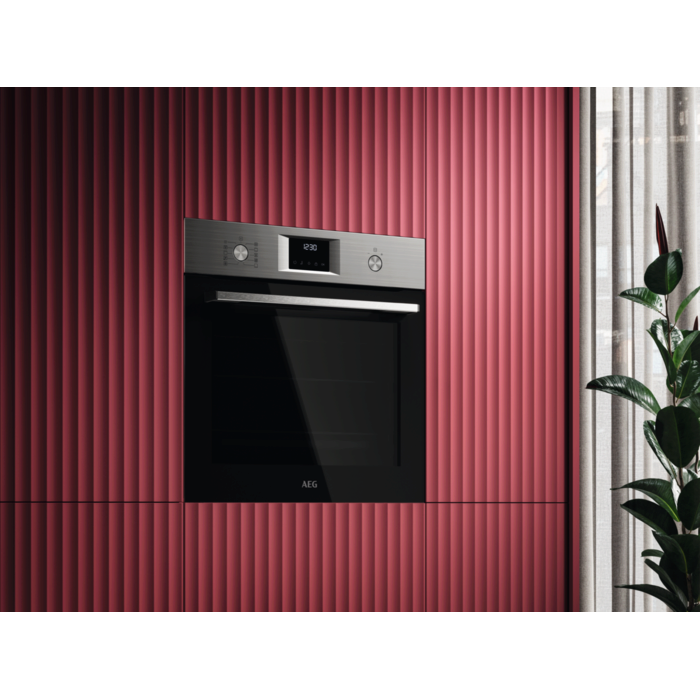 Four Encastrable Pyrolyse 5000 SurroundCook® Pyrolytic oven | AEG